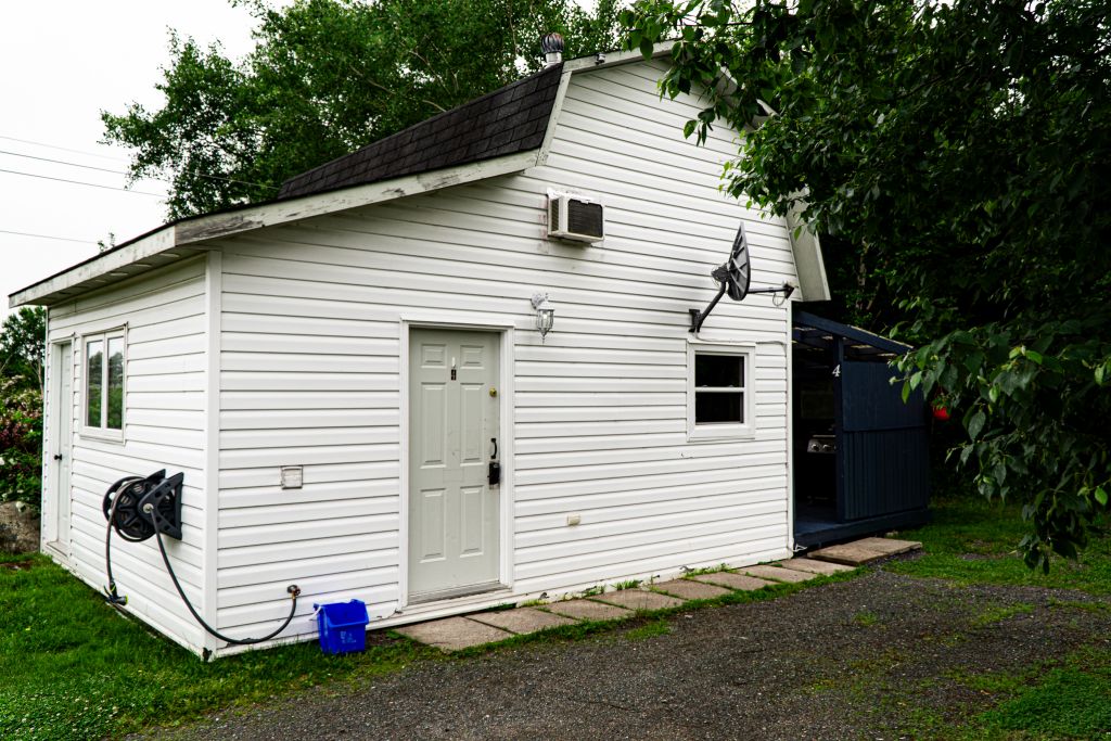 Cabin #4 - By d Bay Cabins